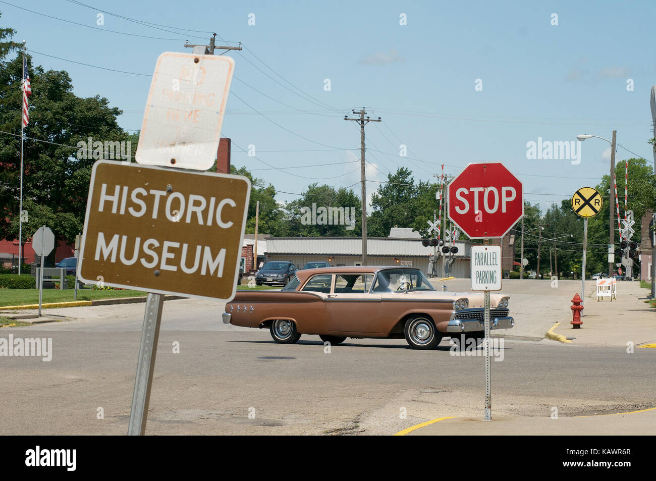 Classic roadside attraction hi-res stock photography and images - Alamy