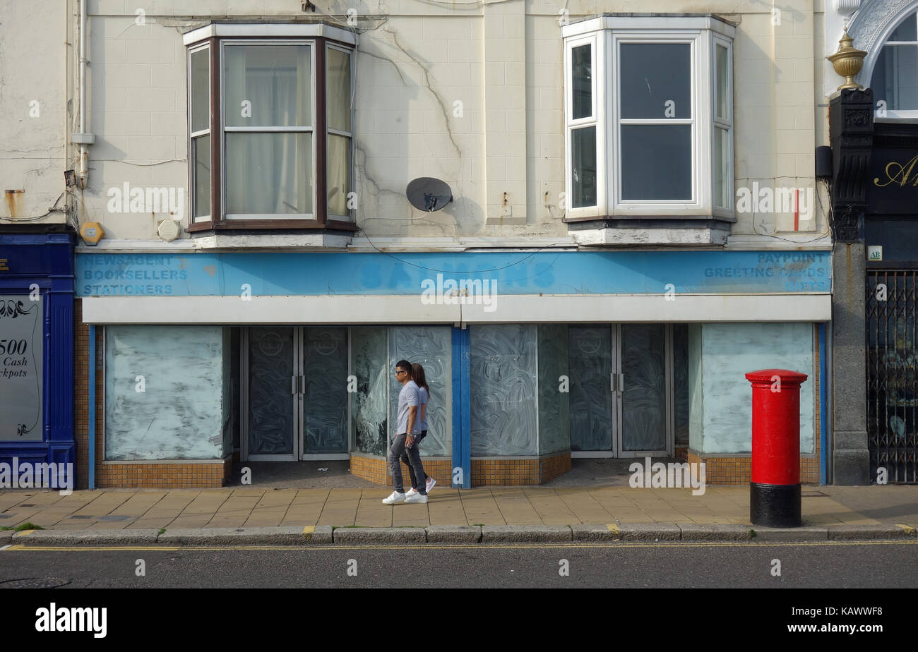 Closed down shops hi-res stock photography and images - Alamy