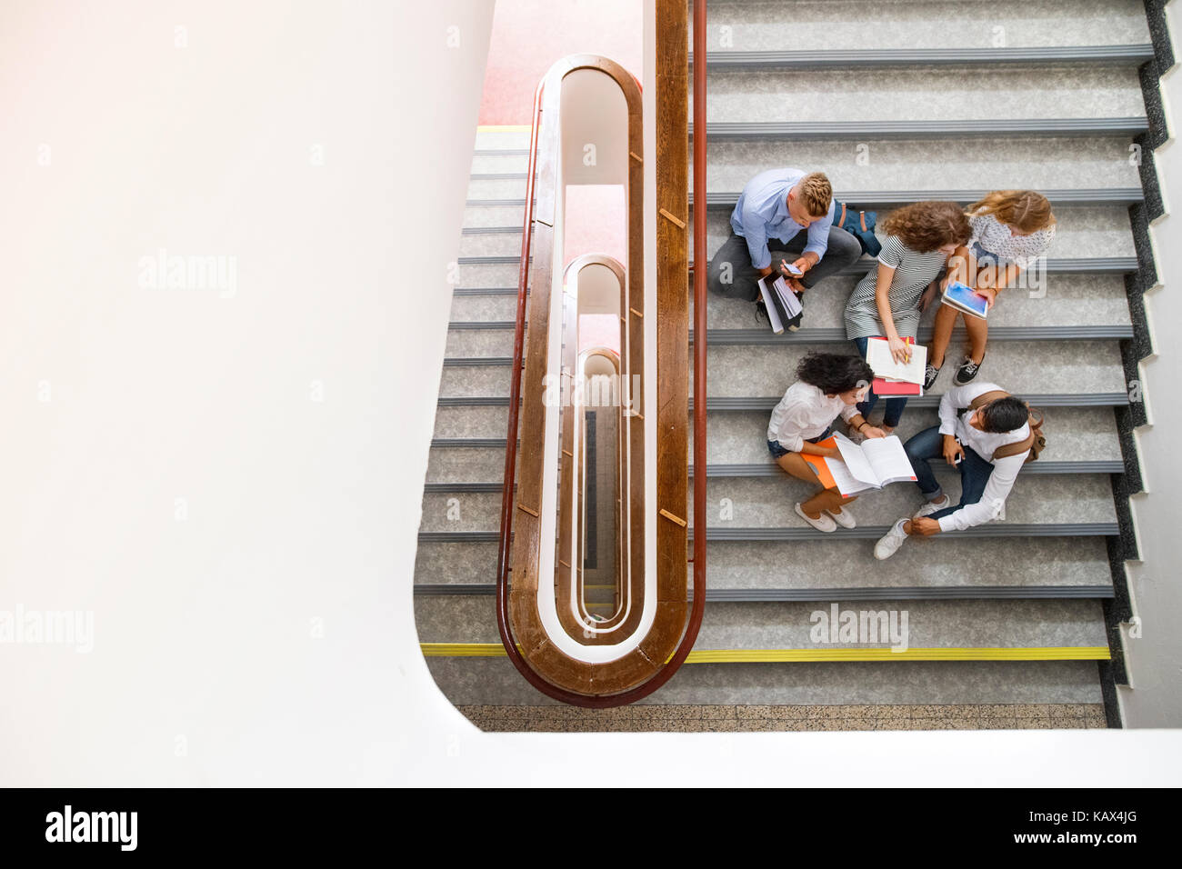 School students on stairs hi-res stock photography and images - Alamy