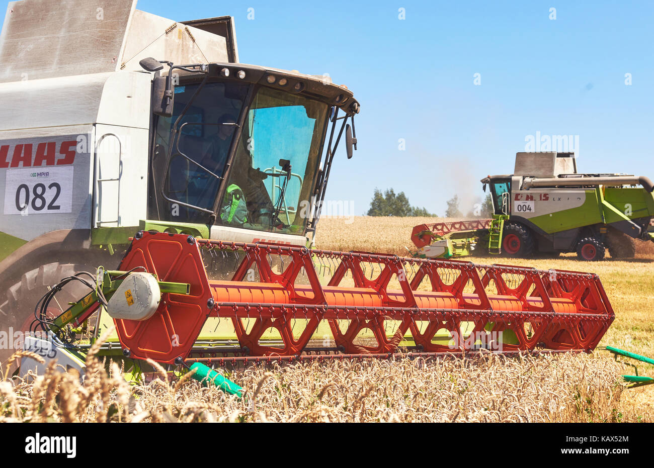 Modern Harvesting Machine Wheat Stock Photos & Modern Harvesting ...