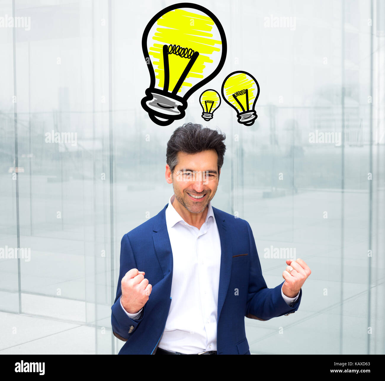 Portrait view of an attractive business man with bulb lamp inspiration ...