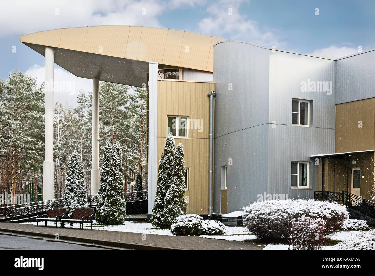 The modern building and landscaped grounds around Stock Photo - Alamy