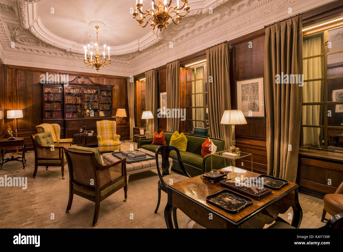 Members' lounge. Ten Trinity Square - The Club, London, United Kingdom ...