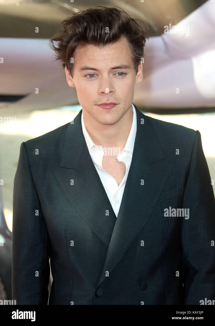 Harry styles 2017 hi-res stock photography and images - Alamy