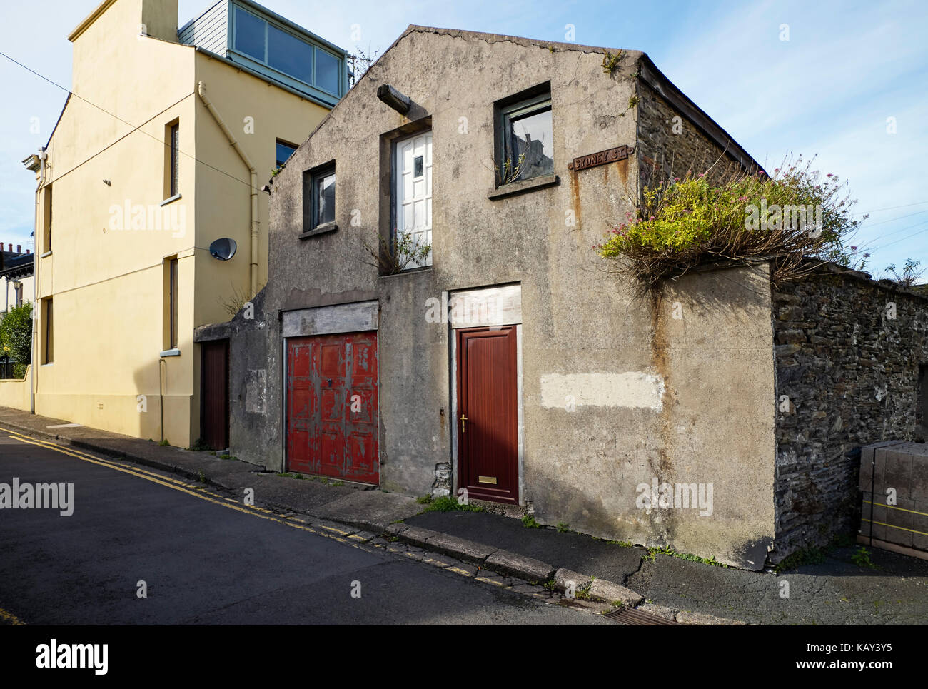 Warehouse type building in Sydney Street Douglas Stock Photo - Alamy