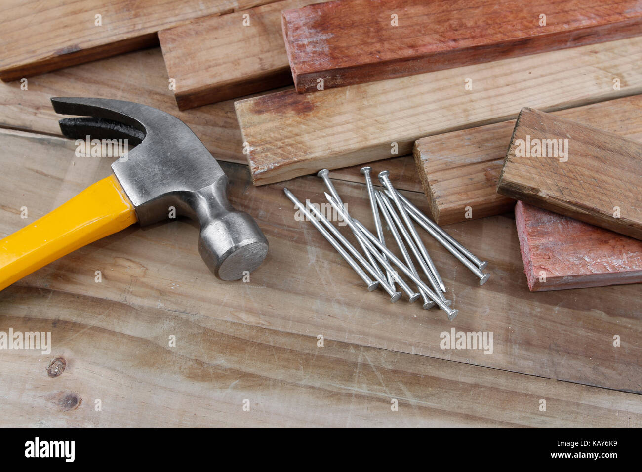 Hammer and nails on wood Stock Photo - Alamy