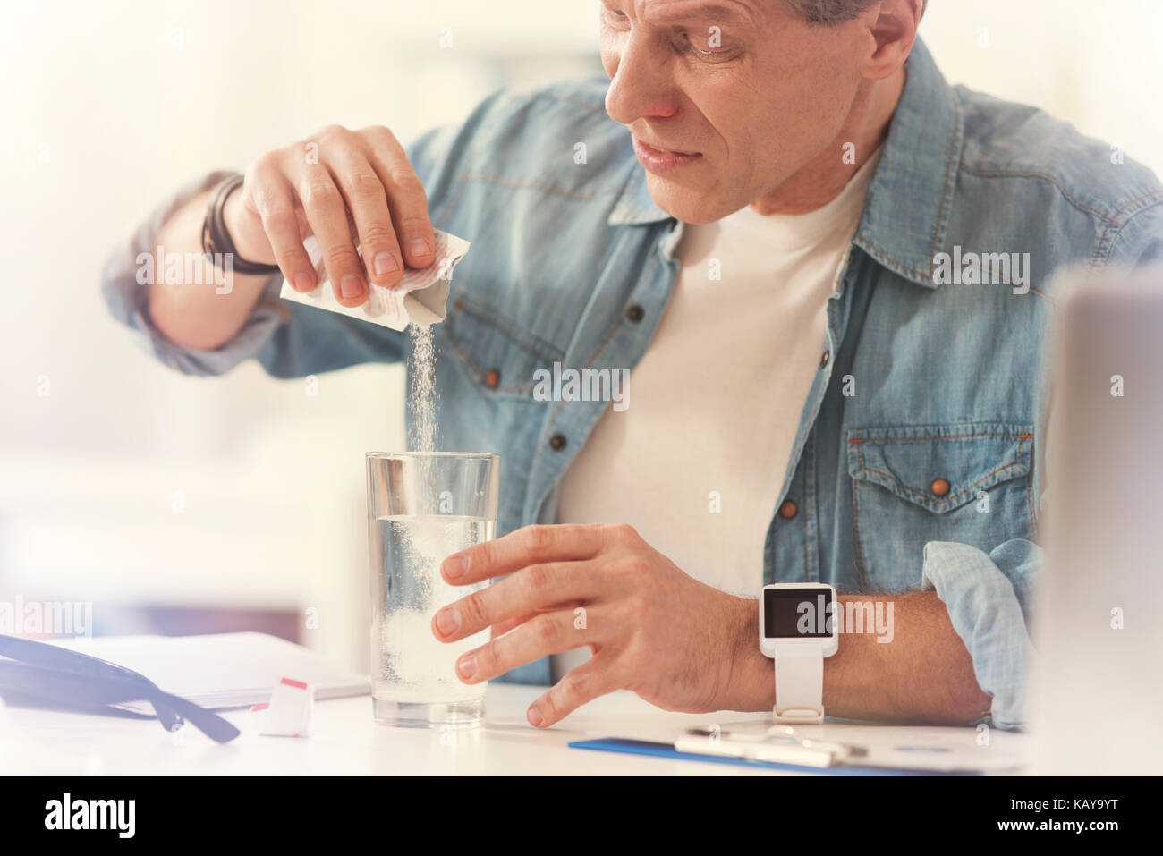 Pouring powder water hi-res stock photography and images - Alamy