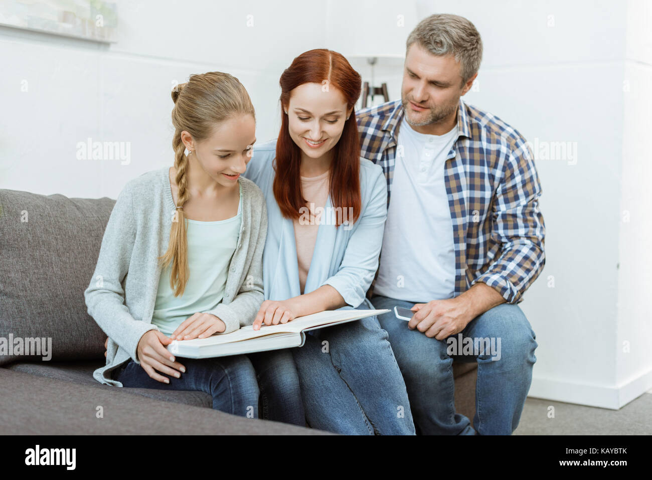 family reading book Stock Photo - Alamy