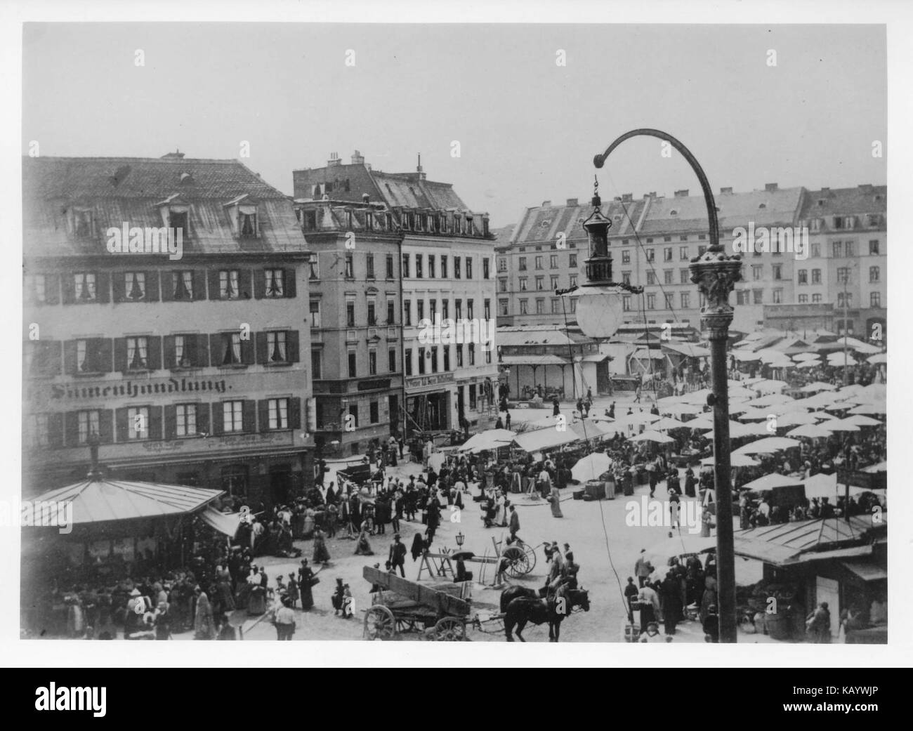 German street food 1900 hi-res stock photography and images - Alamy