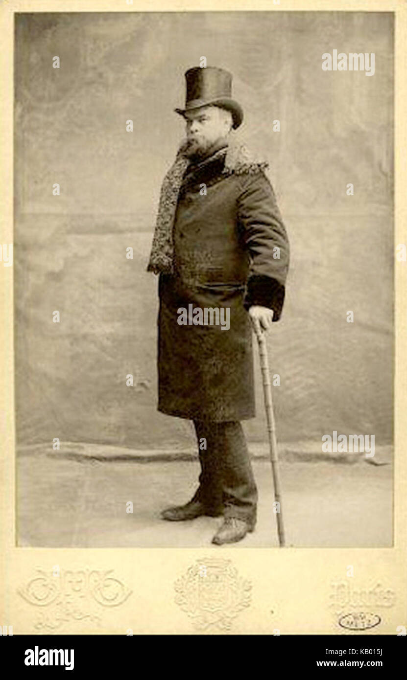 Trois quart hi-res stock photography and images - Alamy