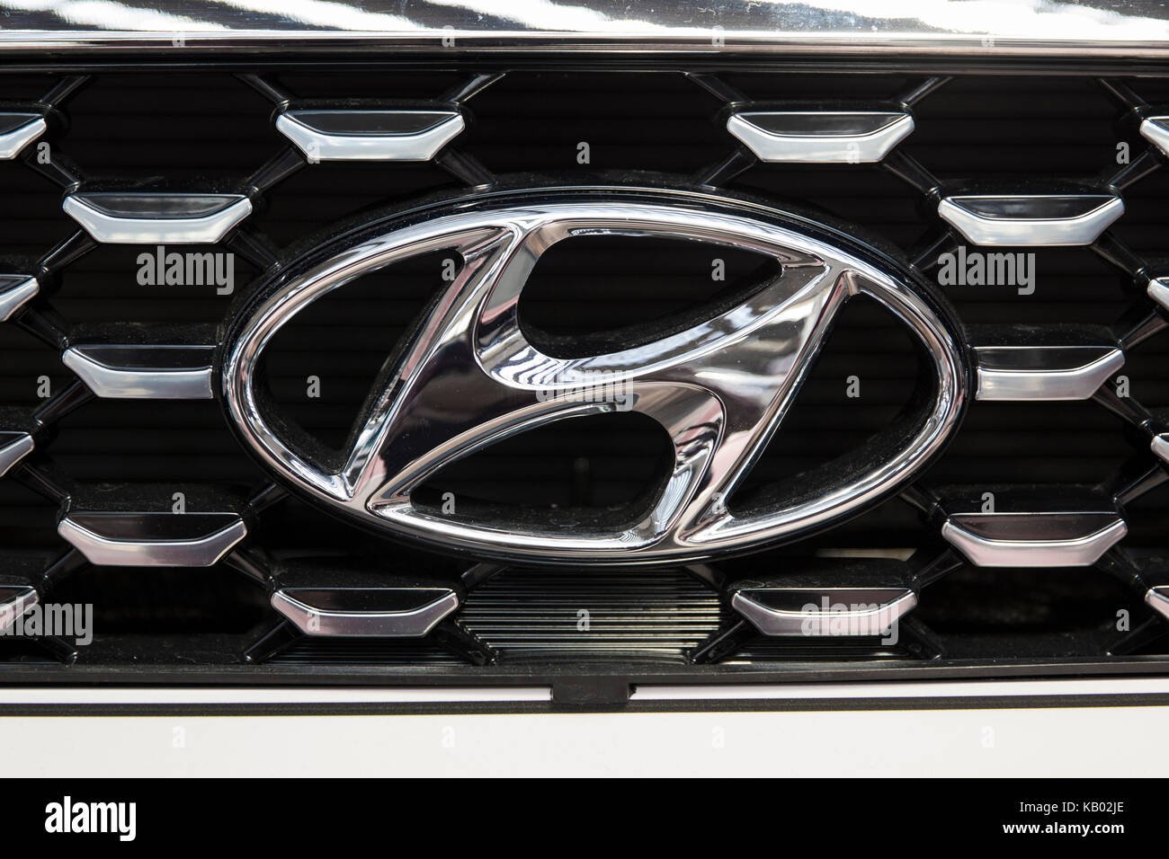 Hyundai car logo hi-res stock photography and images - Alamy
