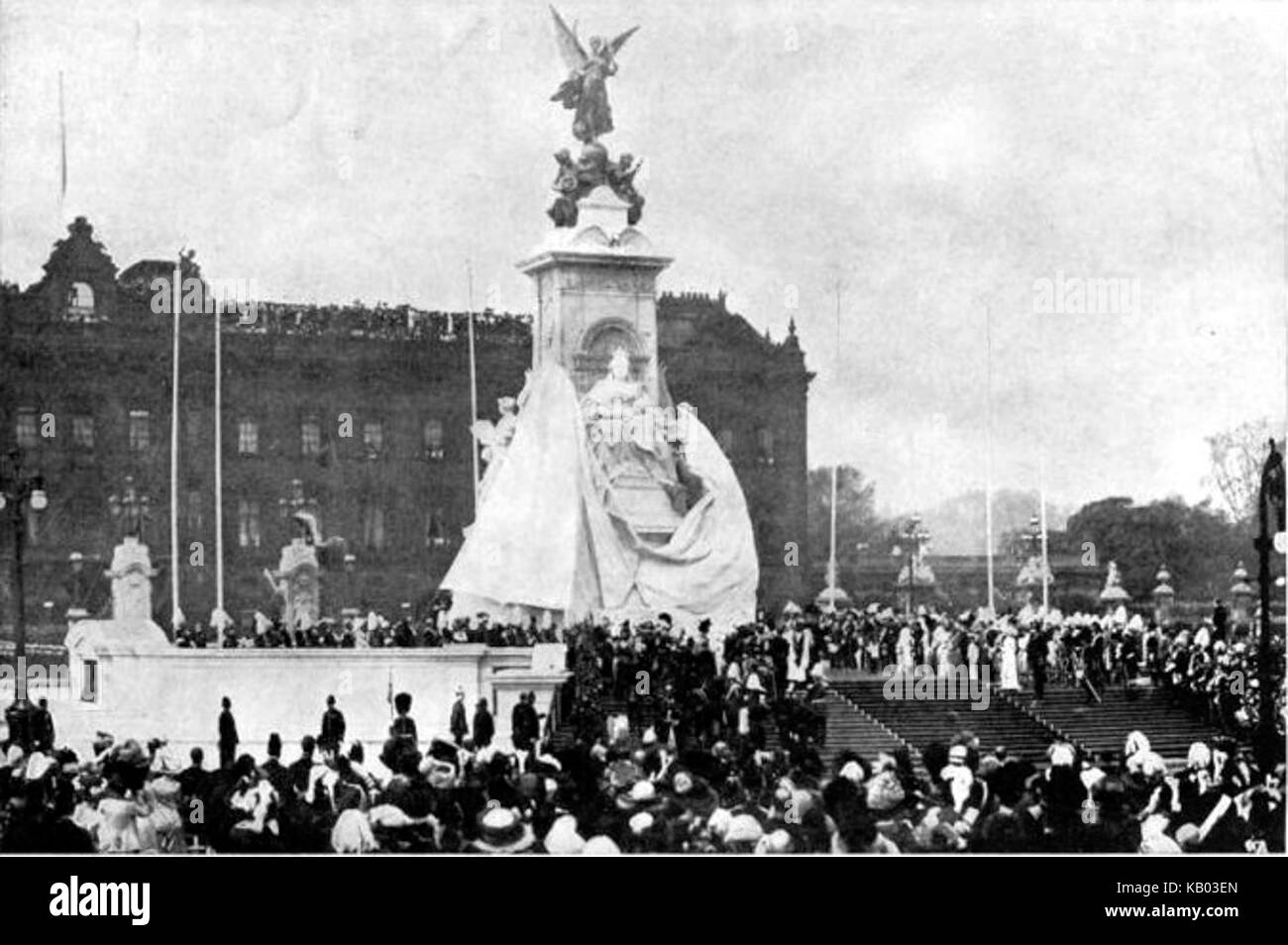 The Statue of Queen Victoria on the Queen Victoria Memorial Now ...