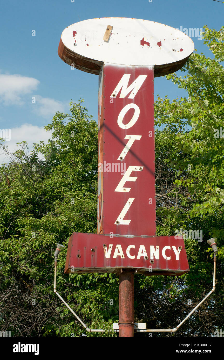 Classic Motel sign by the side of Route 66, Illinois, USA Stock Photo ...