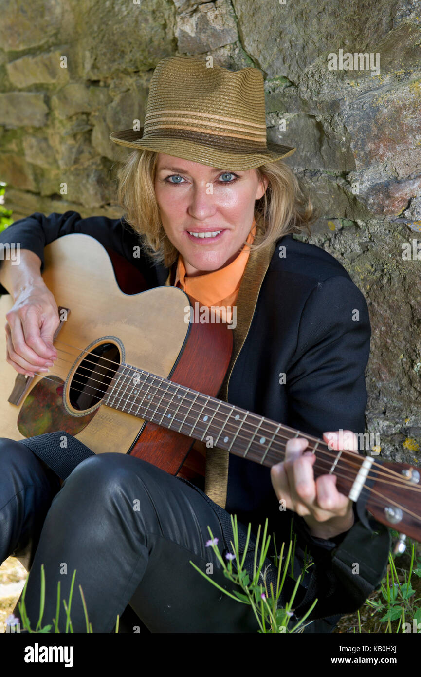 Cerys Matthews, Welsh singer, musician Stock Photo - Alamy
