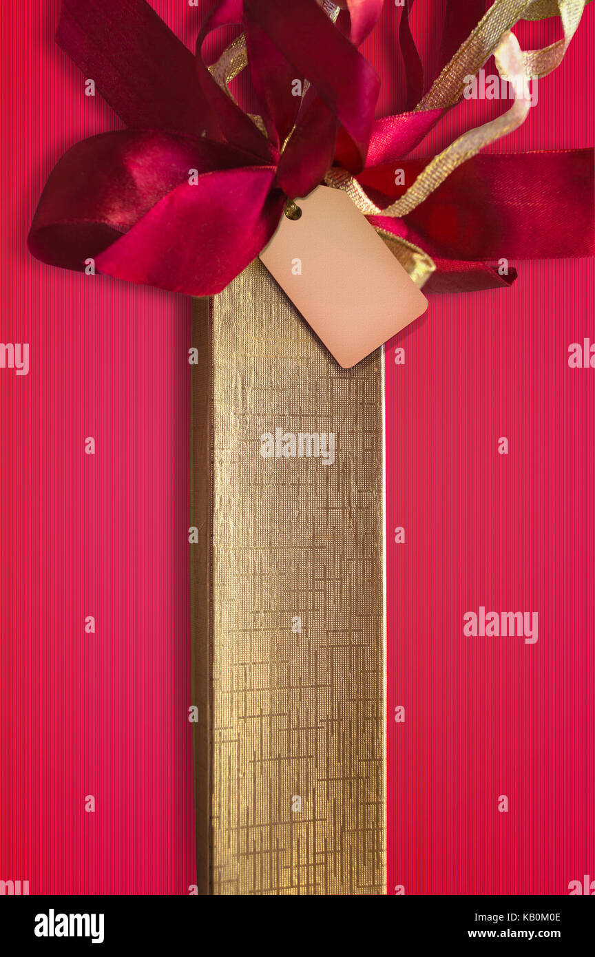 present box with tag Stock Photo - Alamy