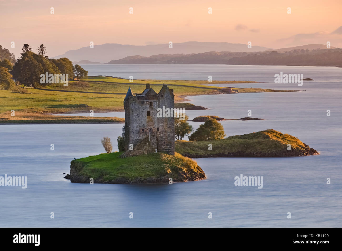 Castle stalker hi-res stock photography and images - Alamy