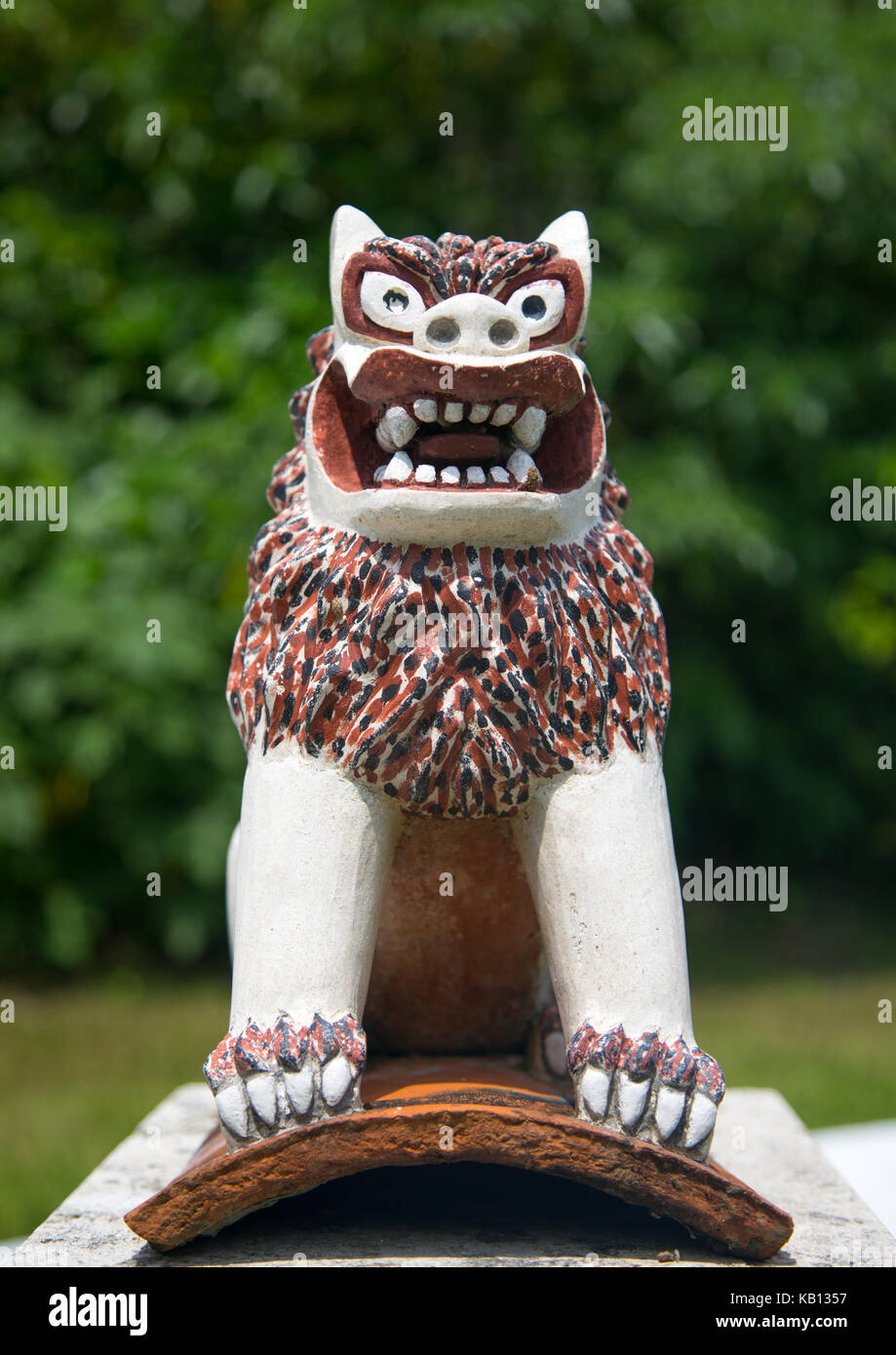 Shisa lion statue to protect the house from the bad spirits, Yaeyama ...