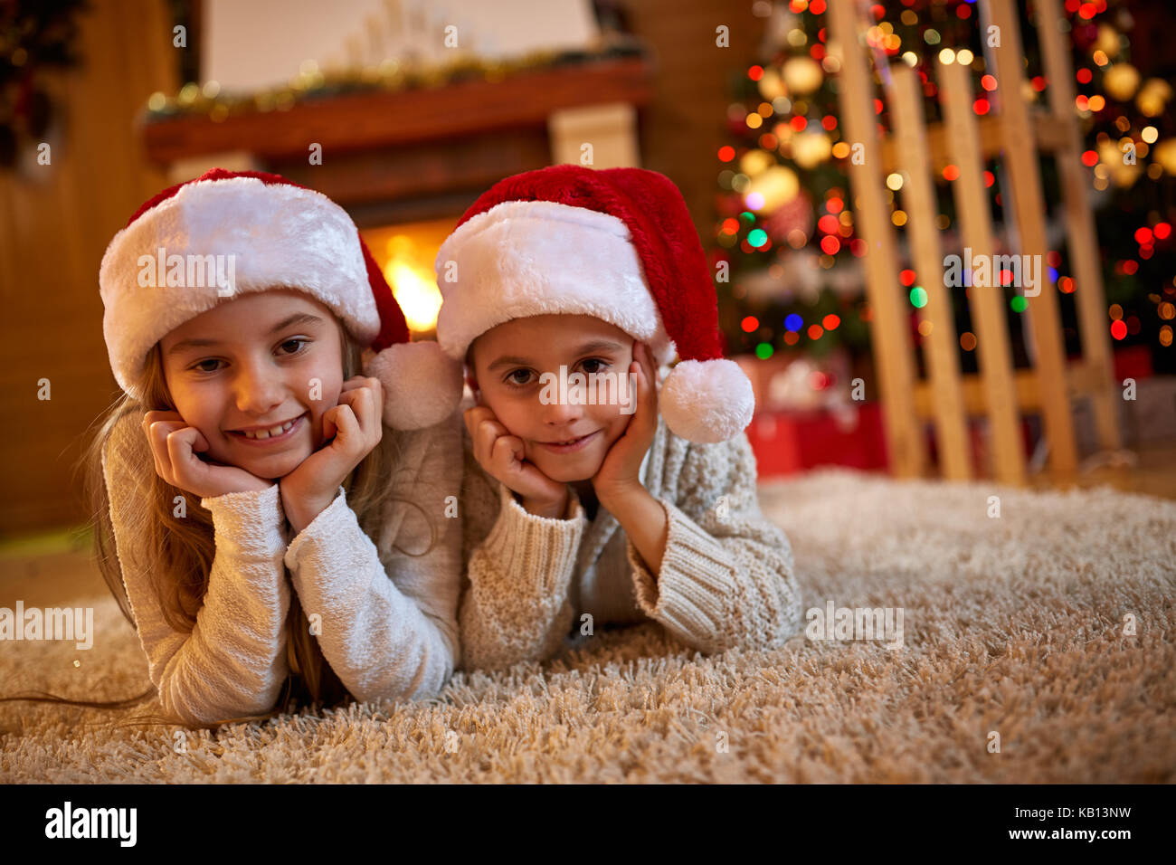 Christmas scene fireplace hi-res stock photography and images - Alamy