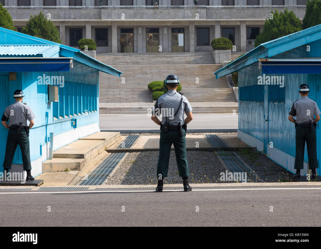 South korean soldiers in the joint security area on the border between ...