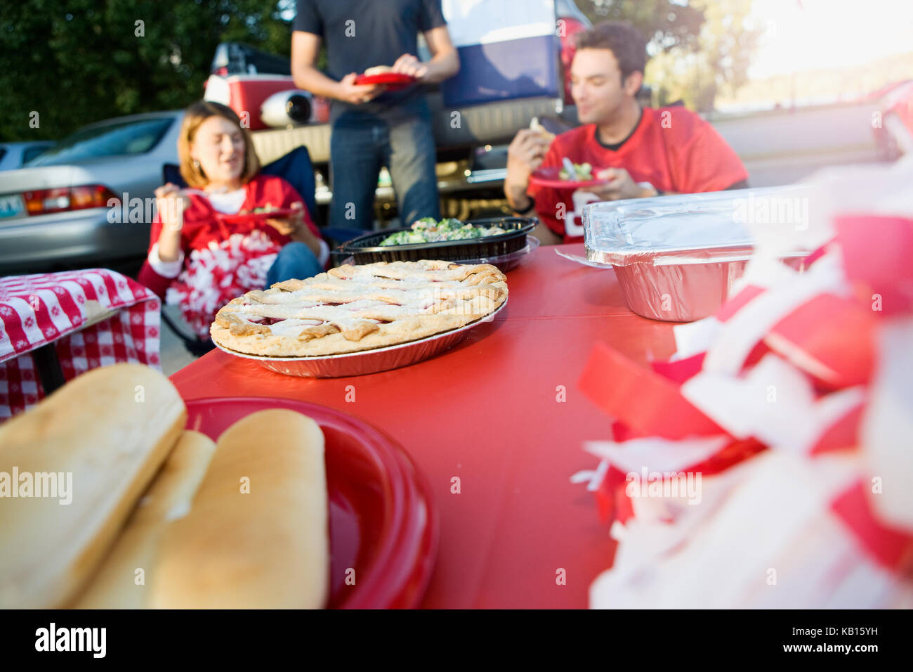 Group of friends at a football tailgating party outside Stock Photo - Alamy