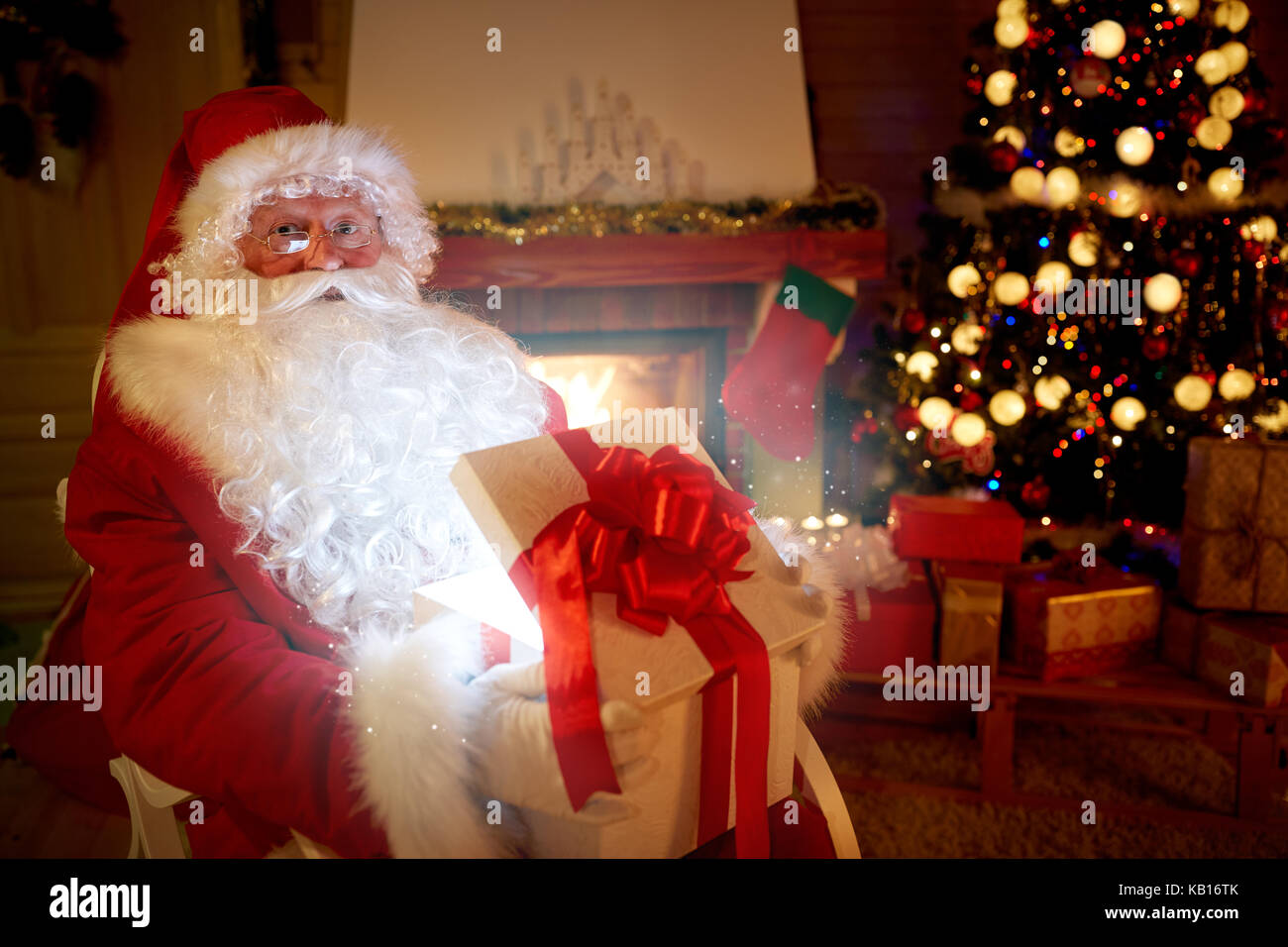 Claus opening hi-res stock photography and images - Alamy
