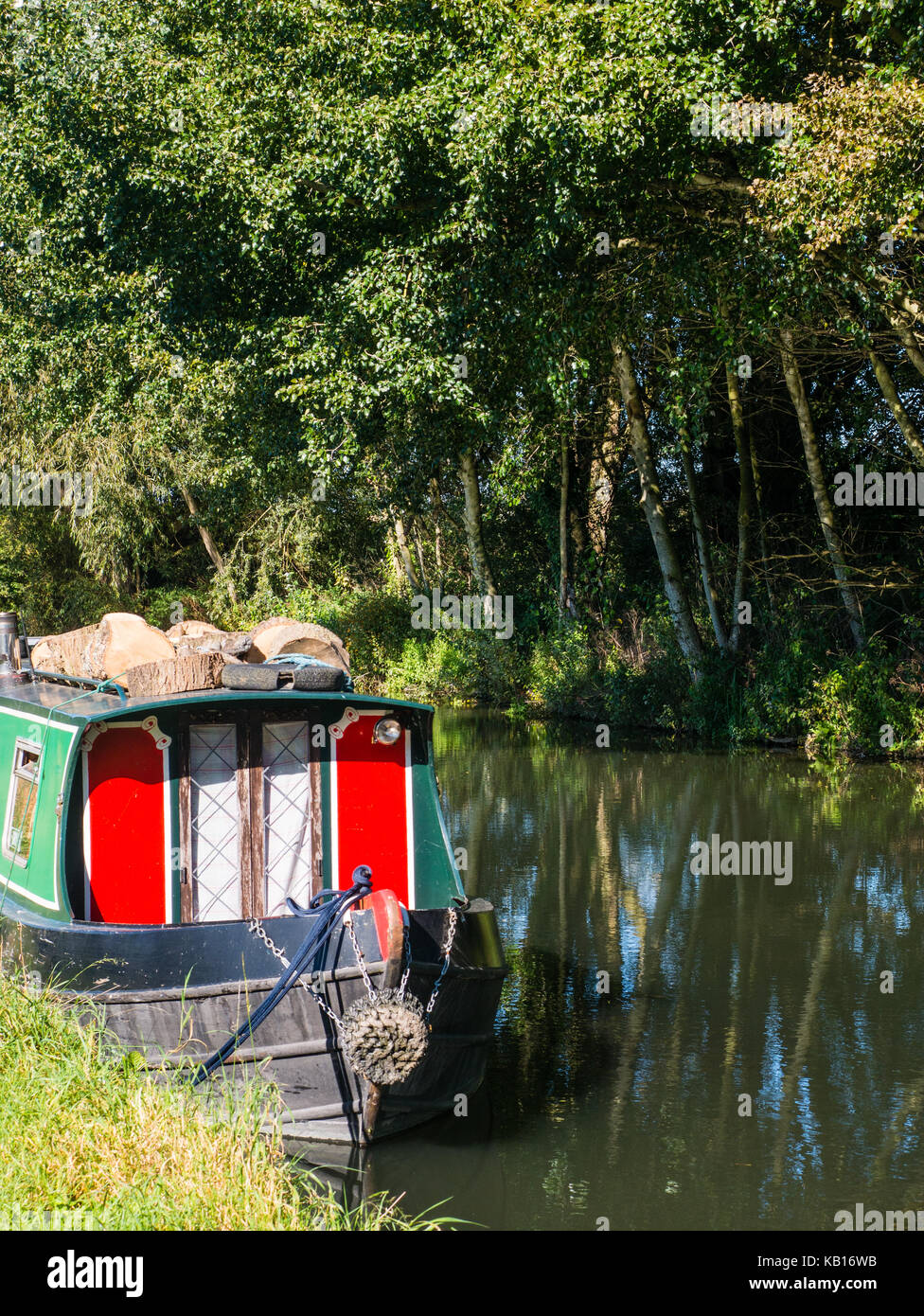 Narrow Boat, River Kennet, nr Reading, Berkshire, England Stock Photo ...