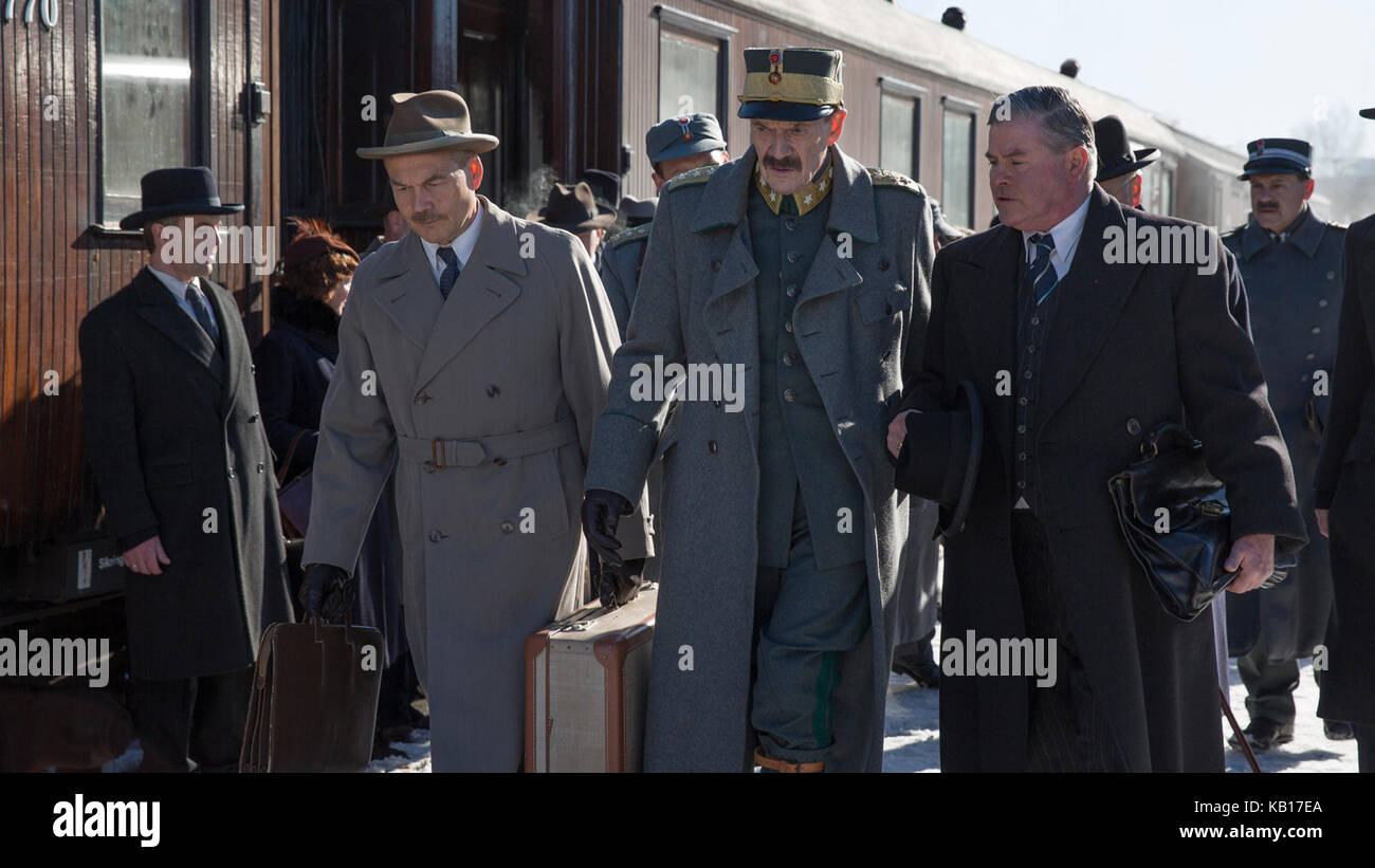THE KING'S CHOICE, (aka KONGENS NEI), Jesper Christensen (center), 2016 ...