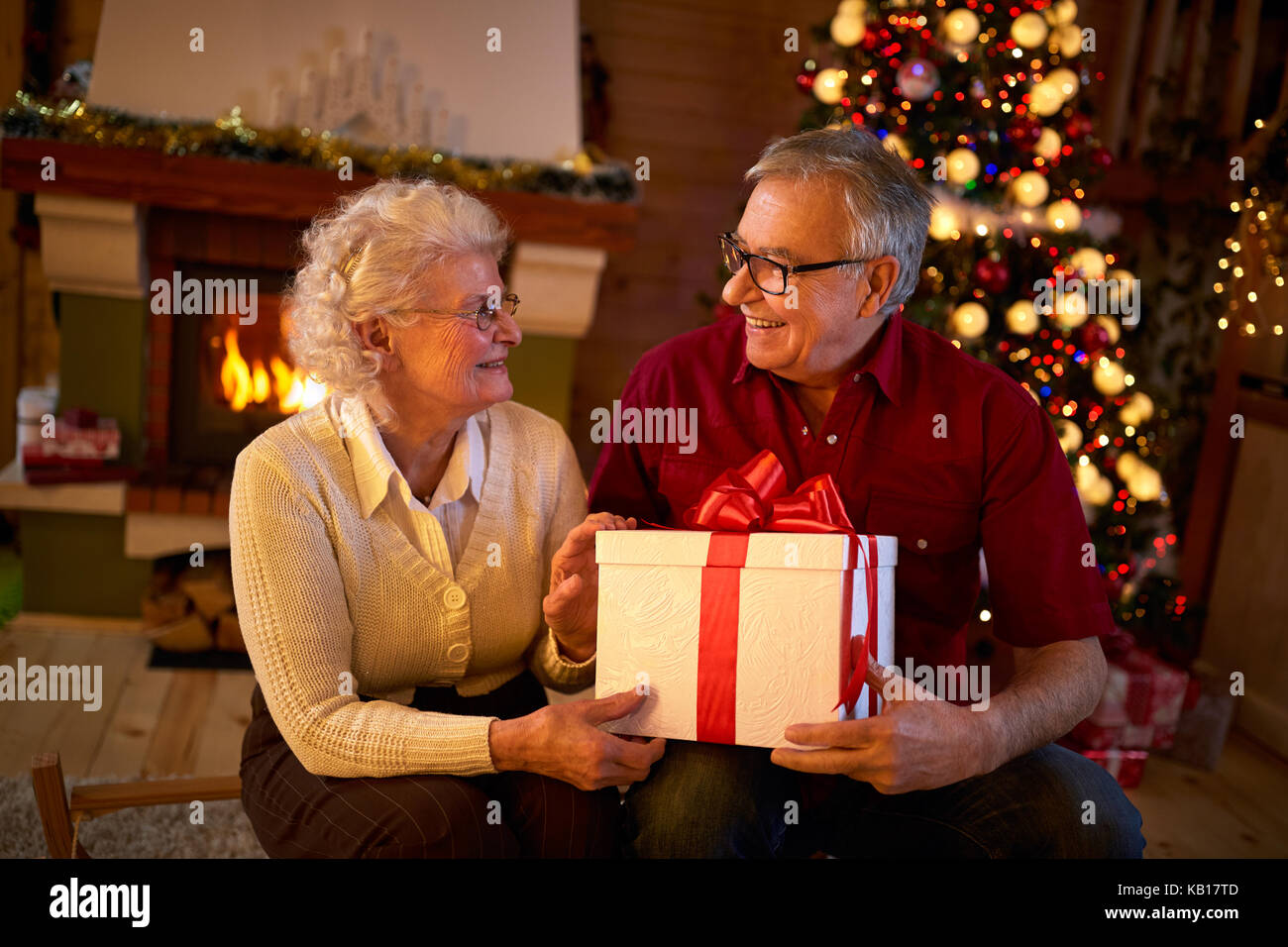Beautiful big family celebrating christmas hi-res stock photography and ...