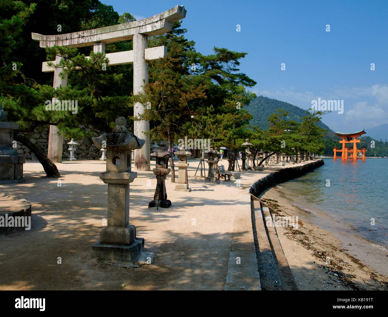 Miyajima gate hi-res stock photography and images - Alamy
