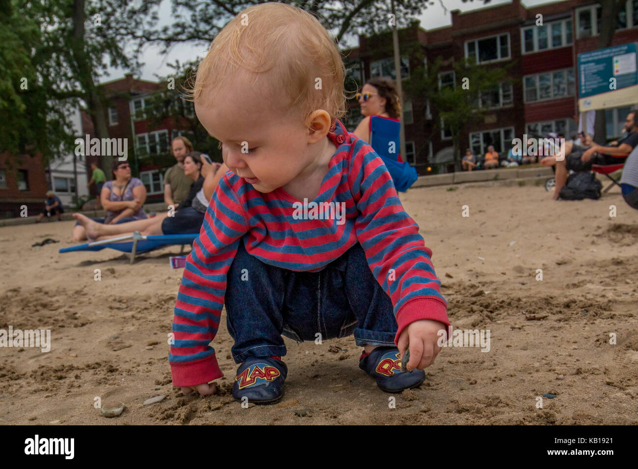 Day at the beach with kids hi-res stock photography and images - Alamy