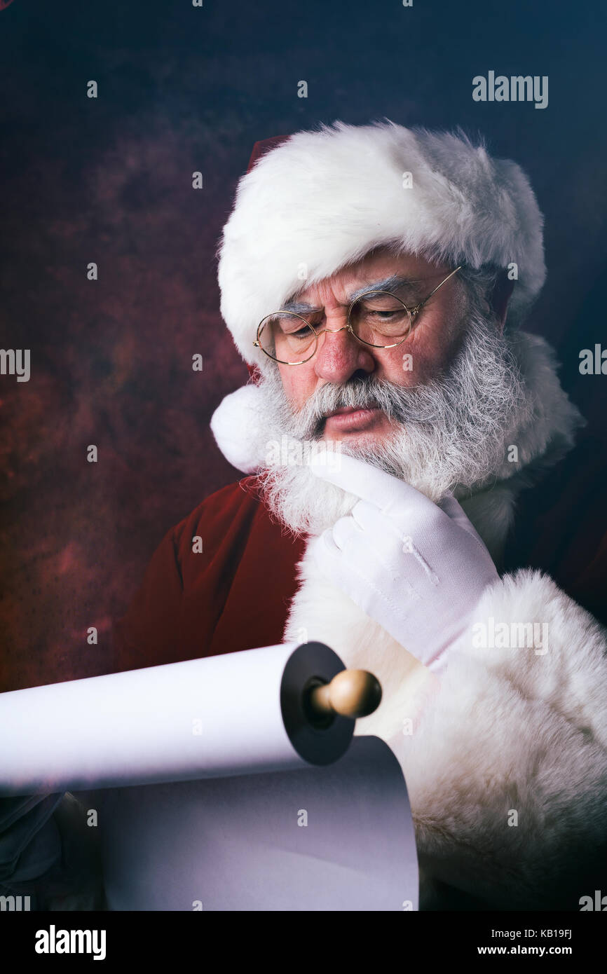 An authentic, traditional Santa with a real beard Stock Photo - Alamy