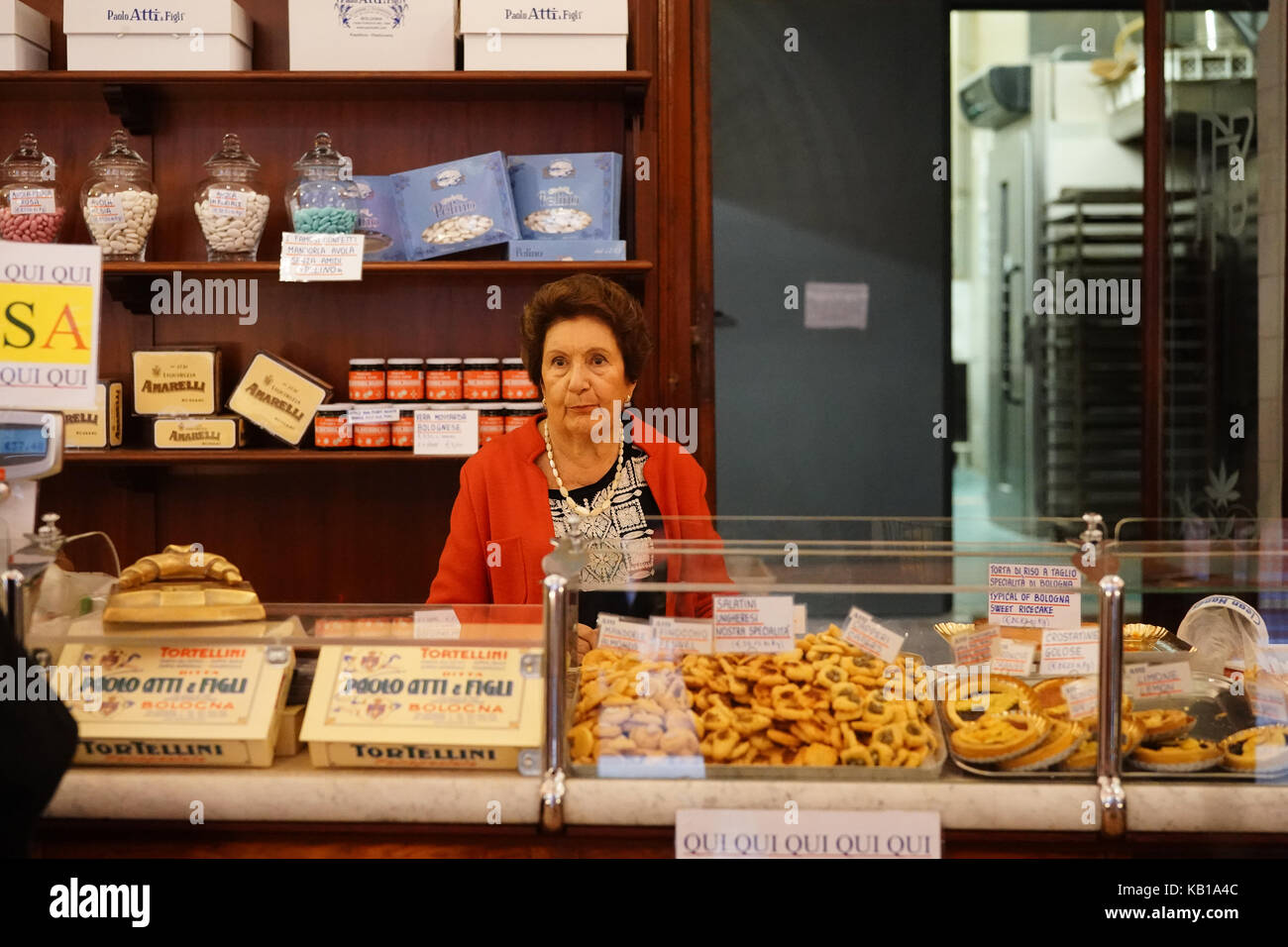 Inside the cake hi-res stock photography and images - Alamy