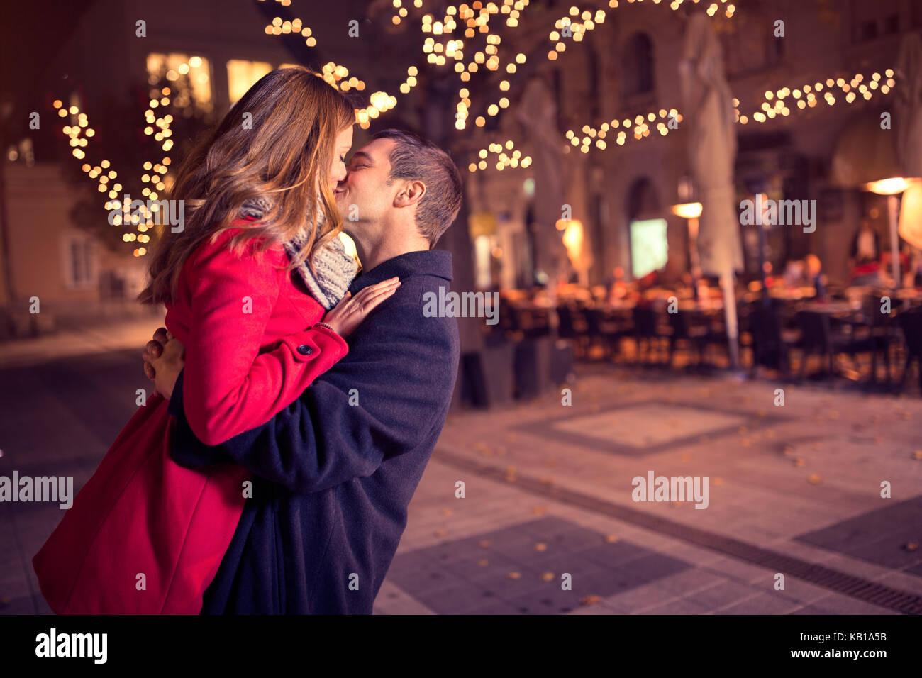 Young couple kissing on street hi-res stock photography and images - Alamy