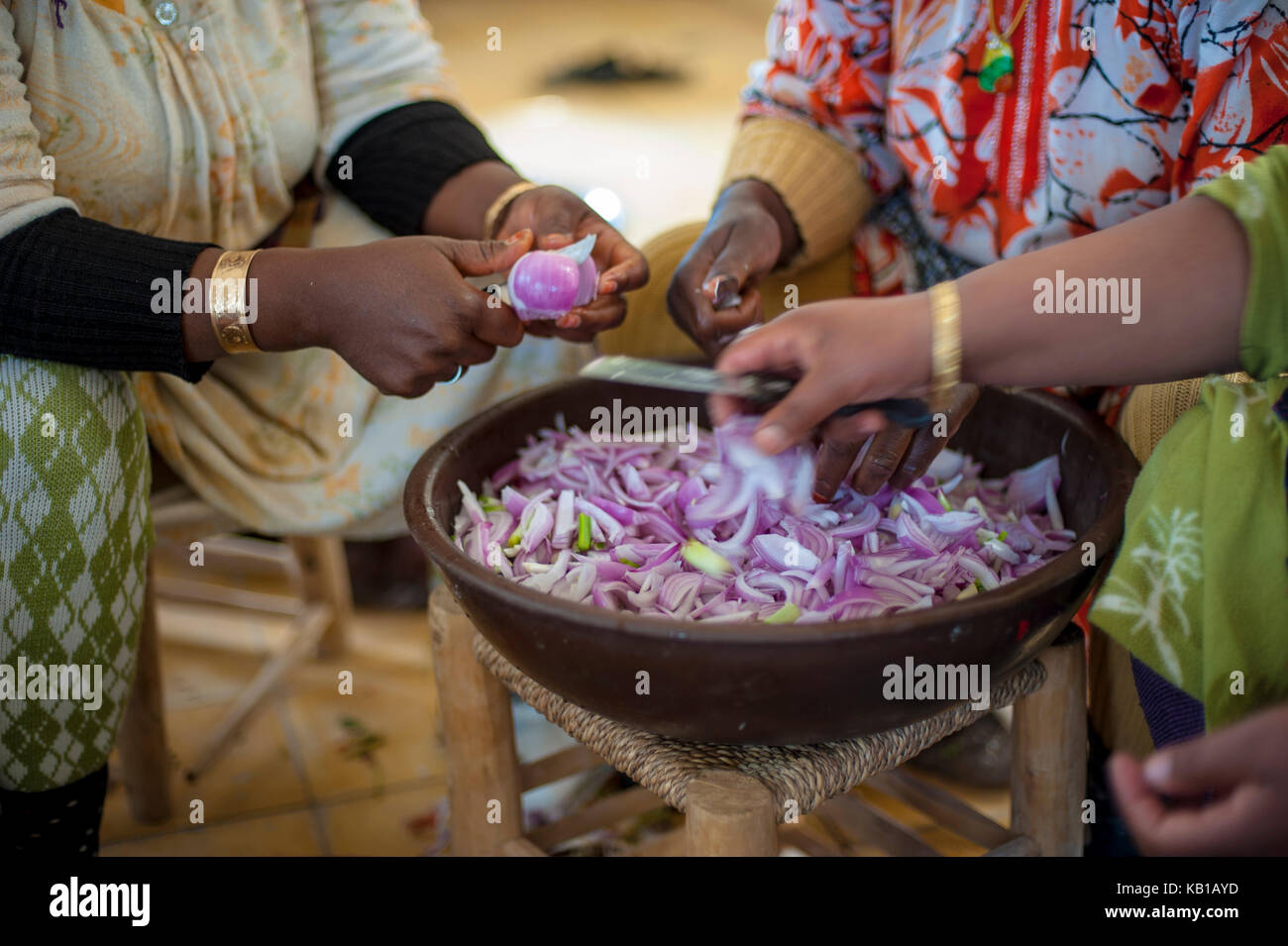 Moroccan women in traditional clothing hi-res stock photography and ...