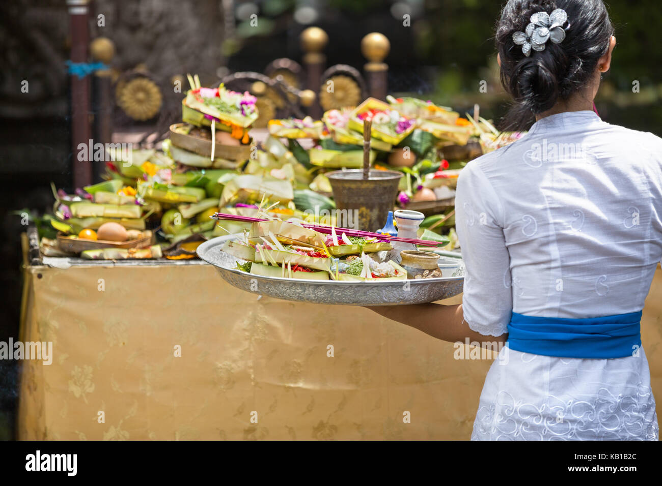 Offering to god hi-res stock photography and images - Alamy