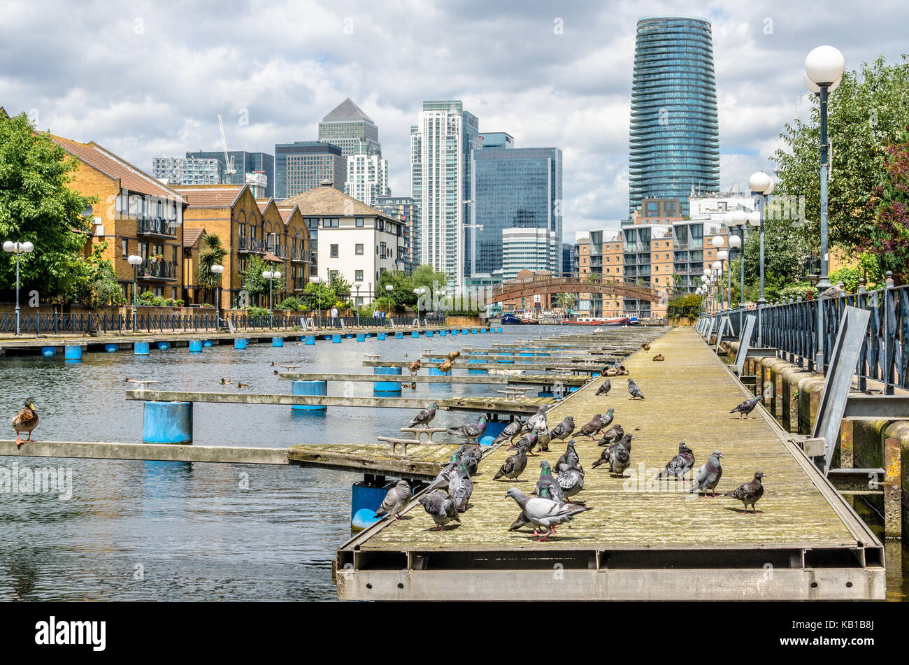 Millwall outer docks hi-res stock photography and images - Alamy