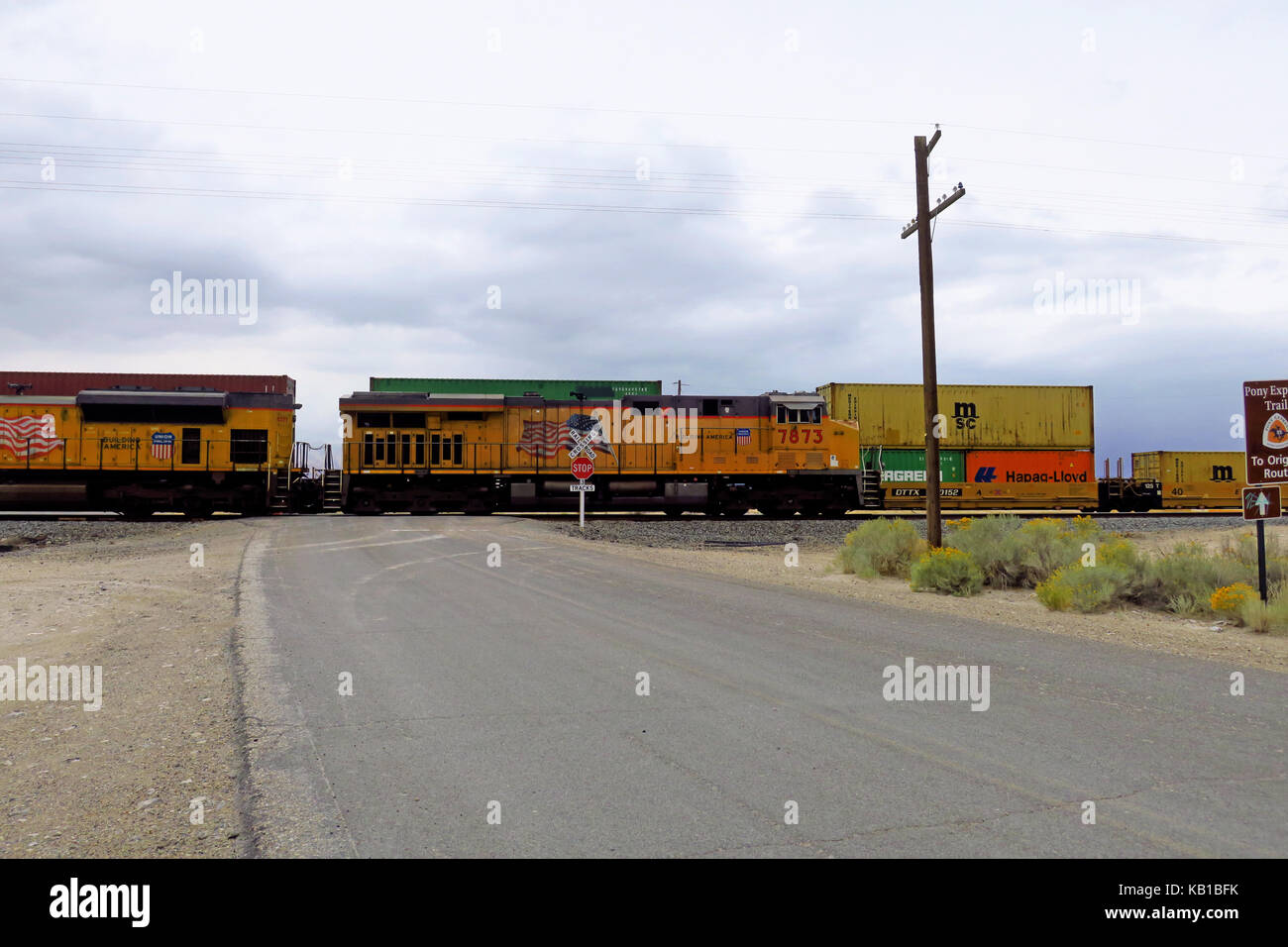 Double yellow train locomotive hi-res stock photography and images - Alamy