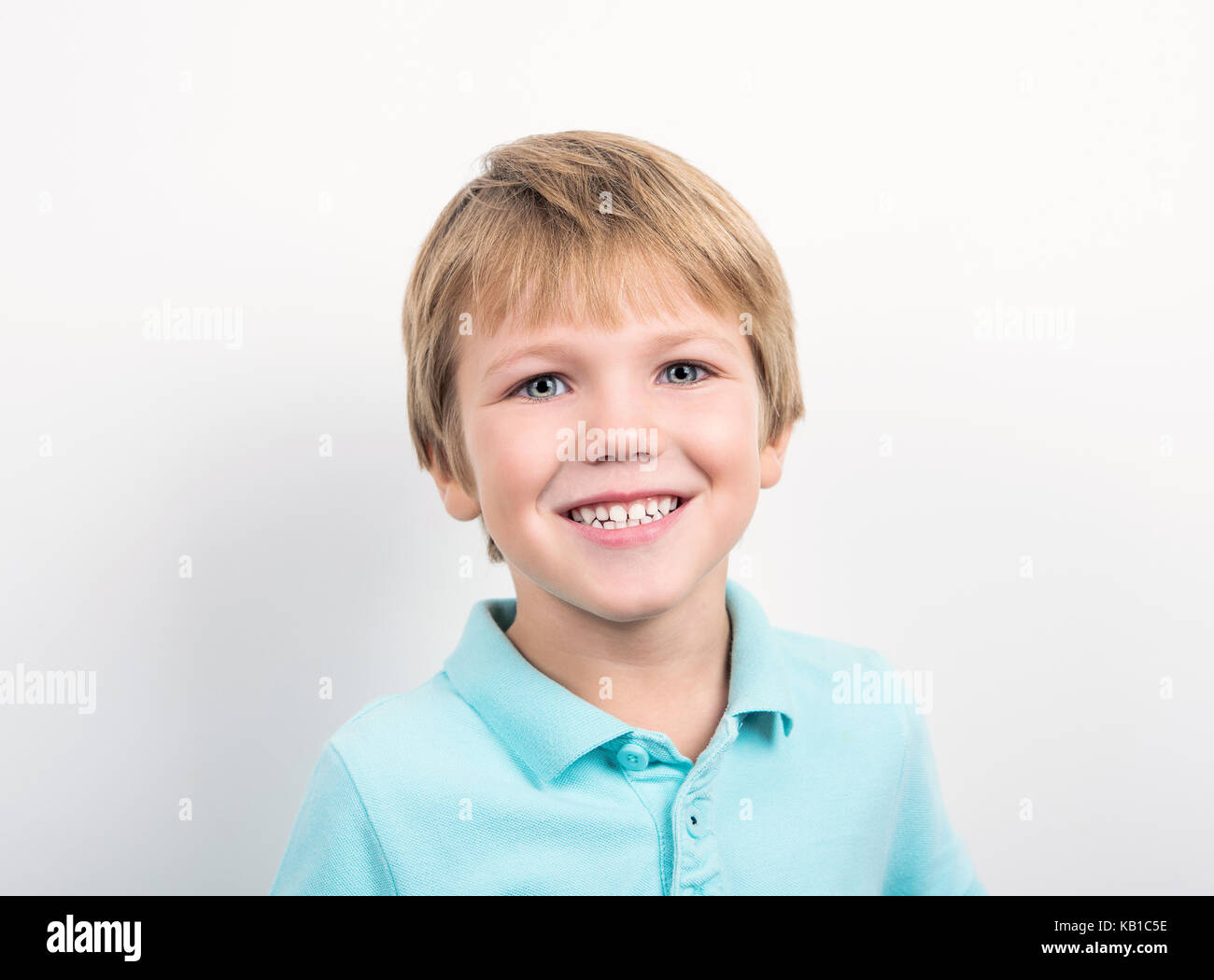 little boy smiling Stock Photo - Alamy