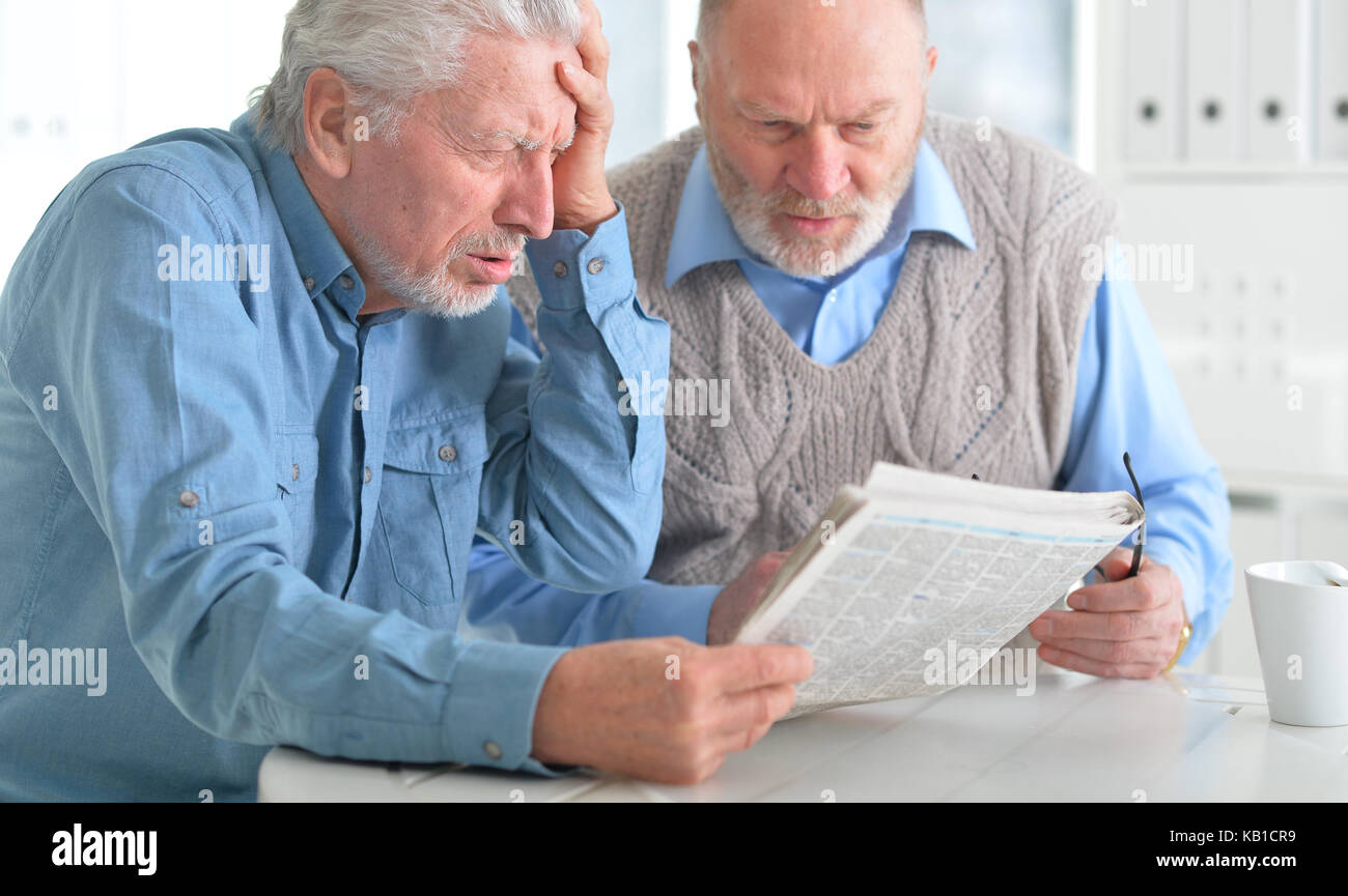 senior men reading newspaper Stock Photo - Alamy