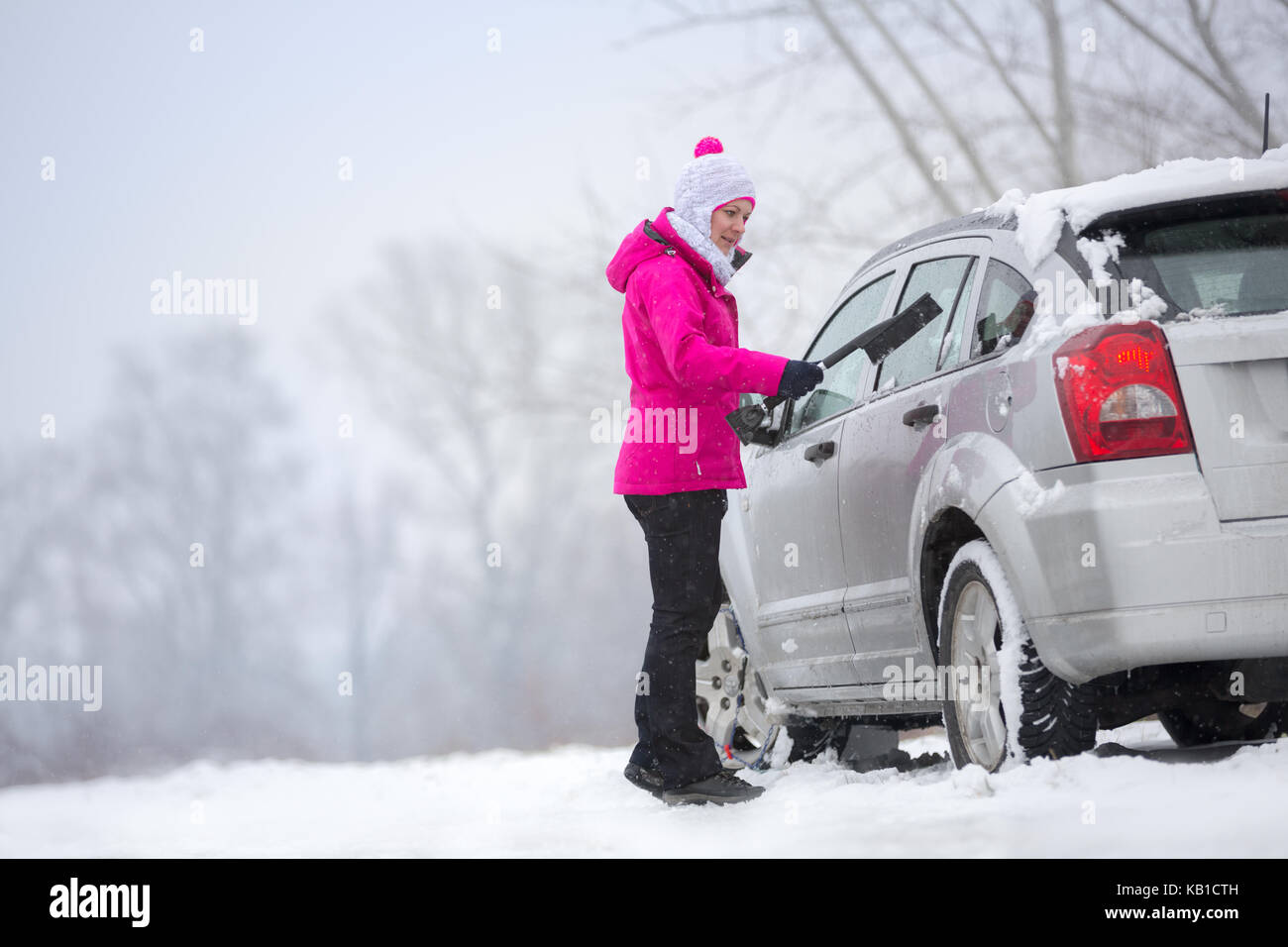 Stuck car snow woman hi-res stock photography and images - Alamy