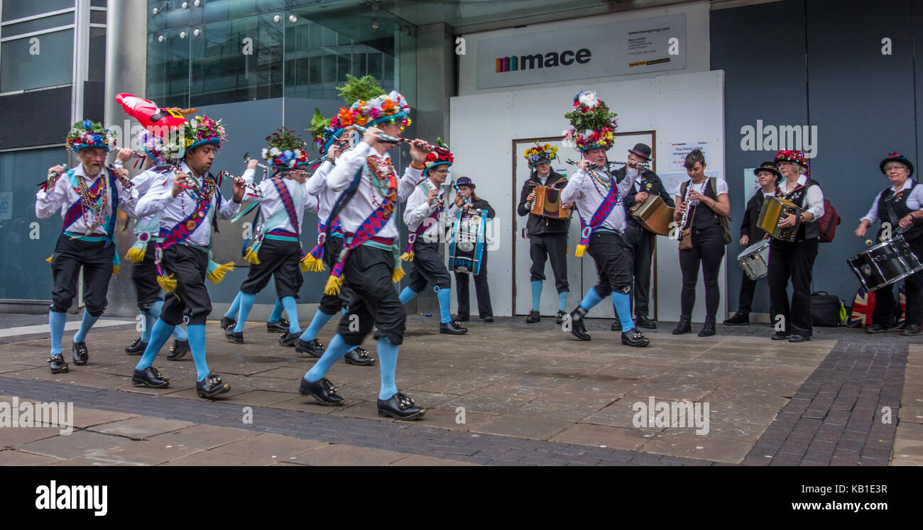 Morris dancing in Birmingham Stock Photo - Alamy