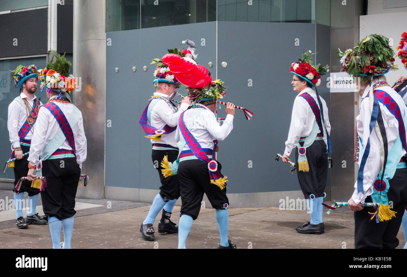 Morris dancing in Birmingham Stock Photo - Alamy