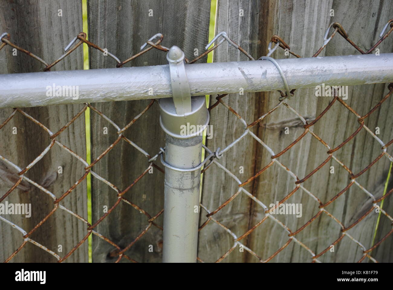Broken chain link fence hi-res stock photography and images - Alamy