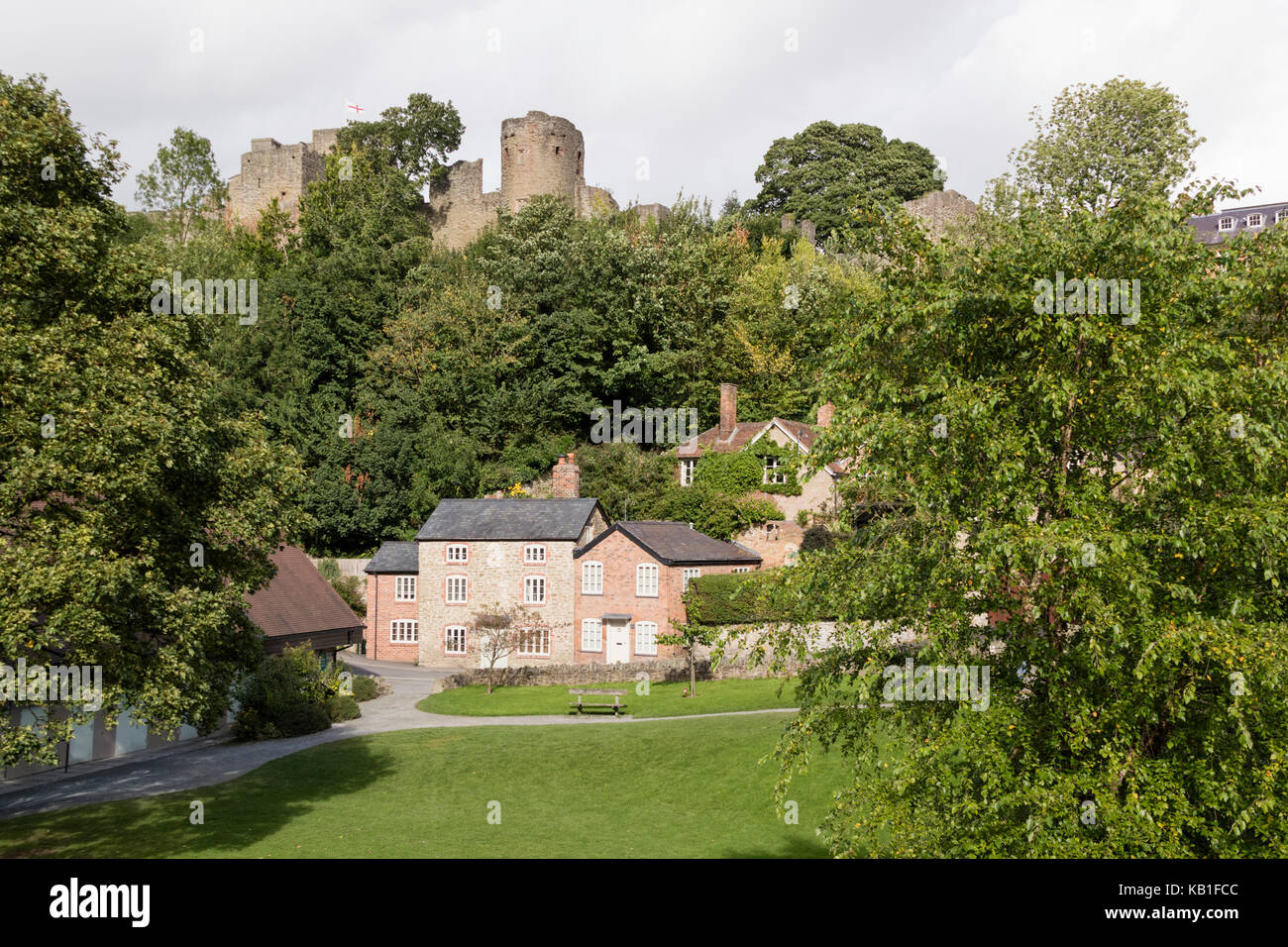 Welsh marches castle hi-res stock photography and images - Alamy