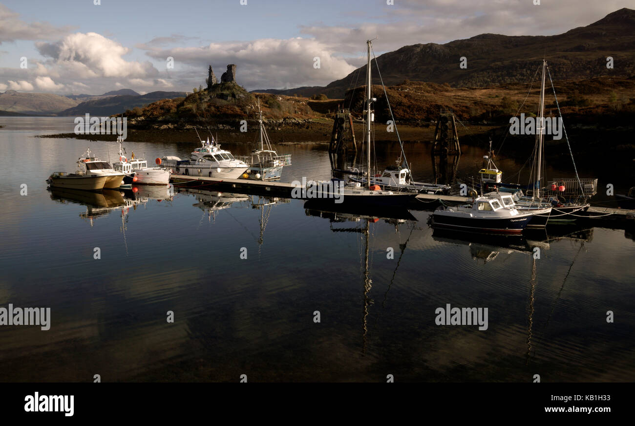 Castle Moil and Kyleakin Stock Photo - Alamy