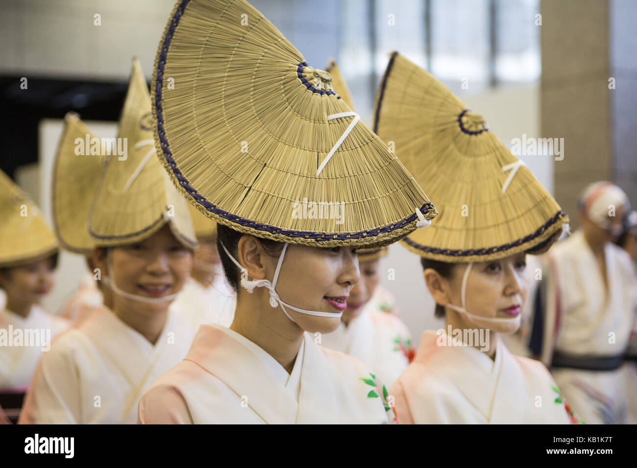 Dancers on the shinjuku district festival hi-res stock photography and ...