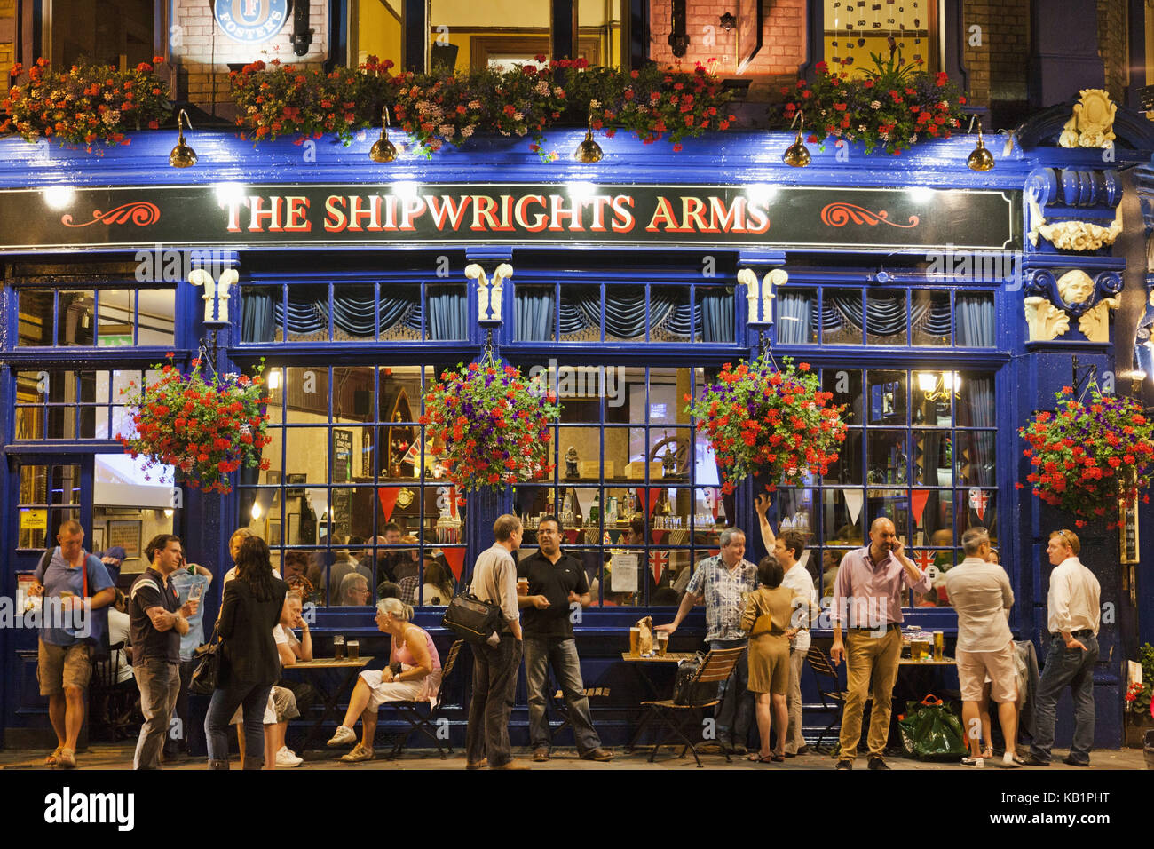 Nightlife in london hi-res stock photography and images - Alamy