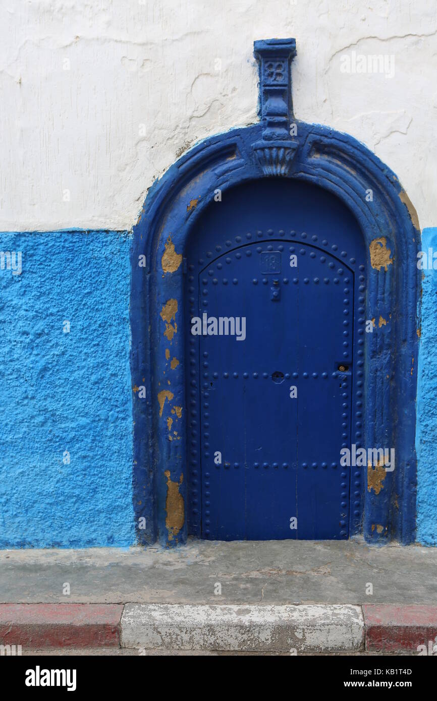Blaue ture hi-res stock photography and images - Alamy