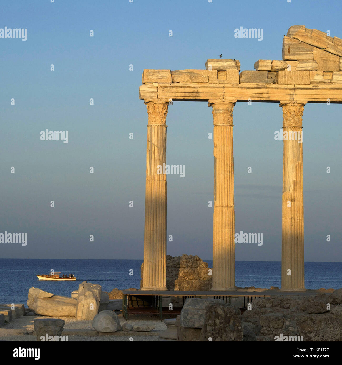 Side view of temple hi-res stock photography and images - Alamy