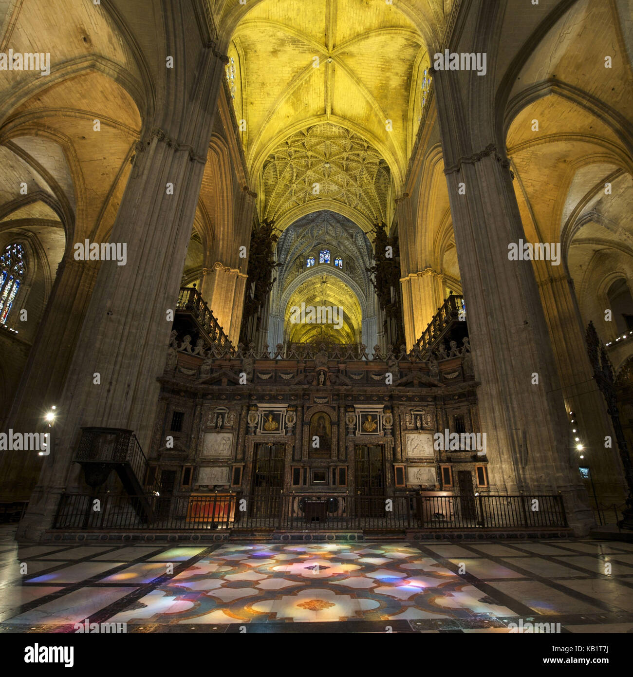Mosaic floor interior church hi-res stock photography and images - Alamy